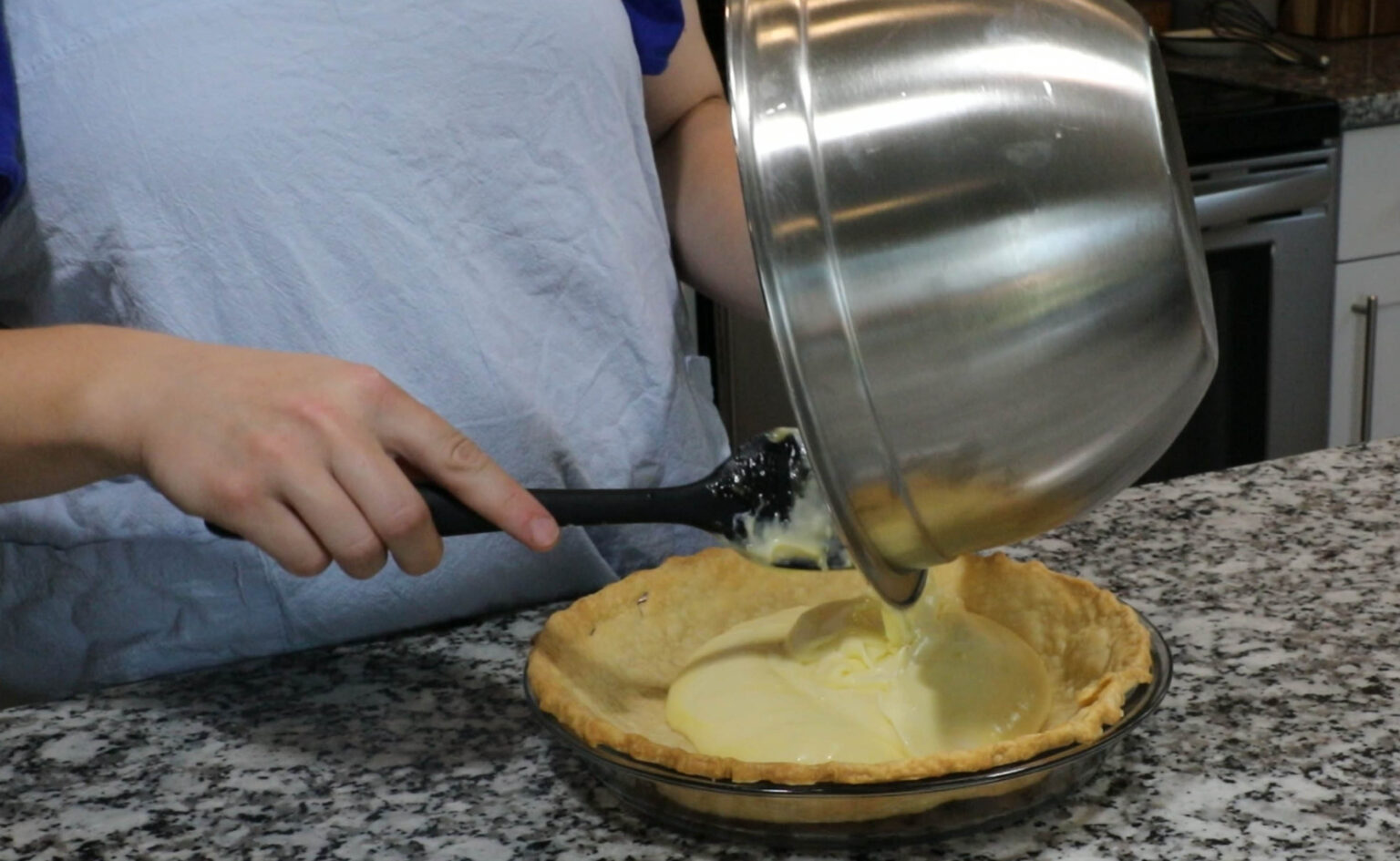 Easy and Refreshing Icebox Fresh Apricot Pie Recipe - Farmhouse Lilies